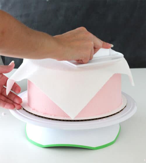 How to Frost a Cake with Buttercream - Step-by-Step Tutorial (Photos)