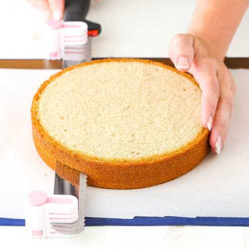 How to Level and Torte a Cake Without a Leveler | Step-by-Step Tutorial