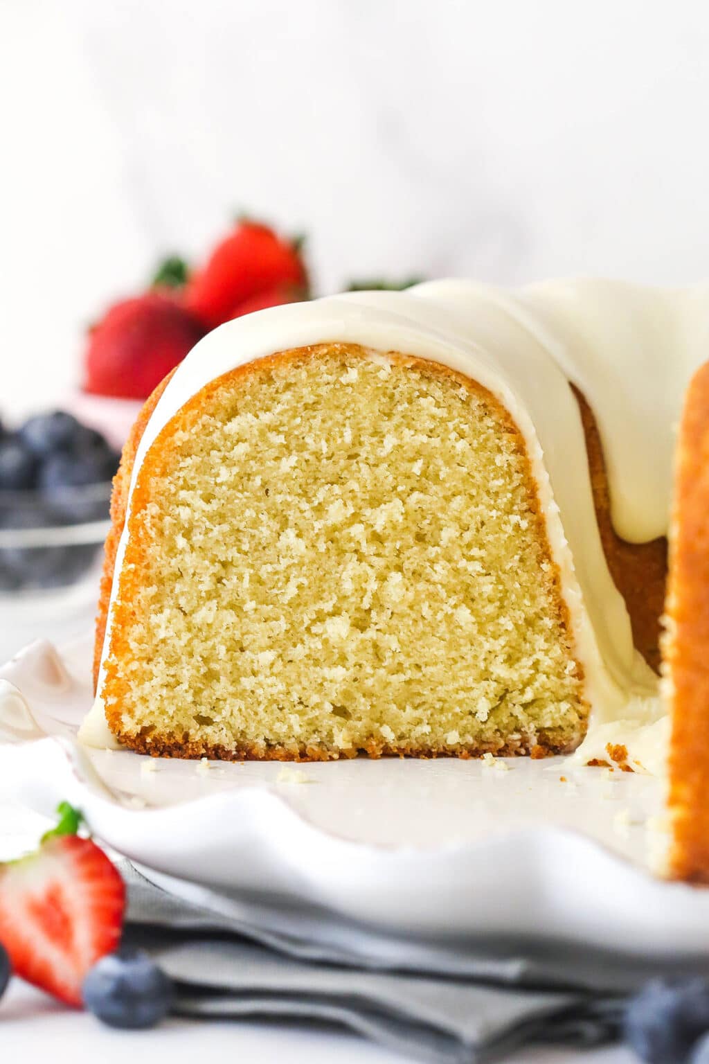 Vanilla Bundt Cake l Life, Love, and Sugar